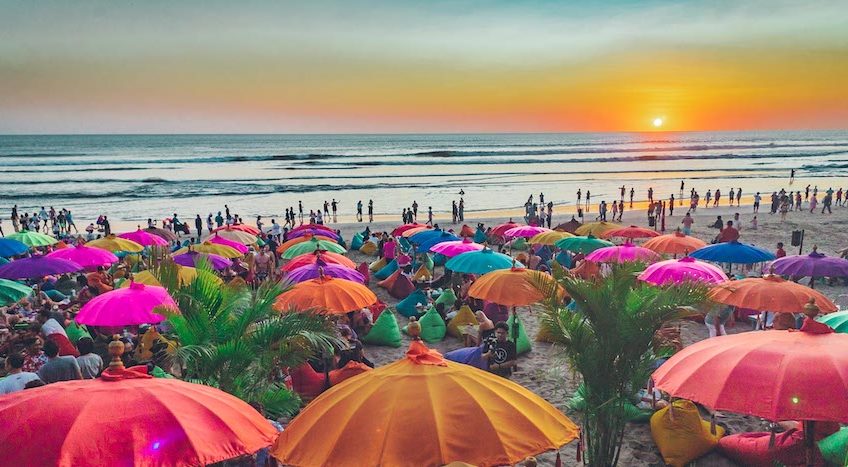 Top 5 Beach Bars You Should Visit In Bali - The Private World - Villas ...